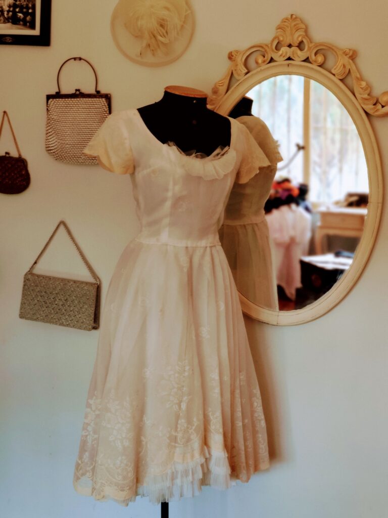 Vestido Vintage anos 50 Devorê - Que Chuchu Vestido Vintage anos 50 Devorê - Que Chuchu