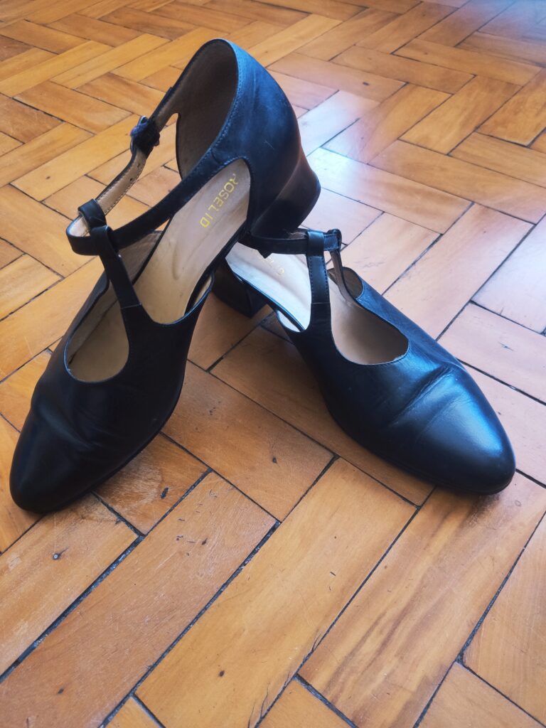 Sapato Vintage em Couro Preto – Elegância Atemporal – Que Chuchu